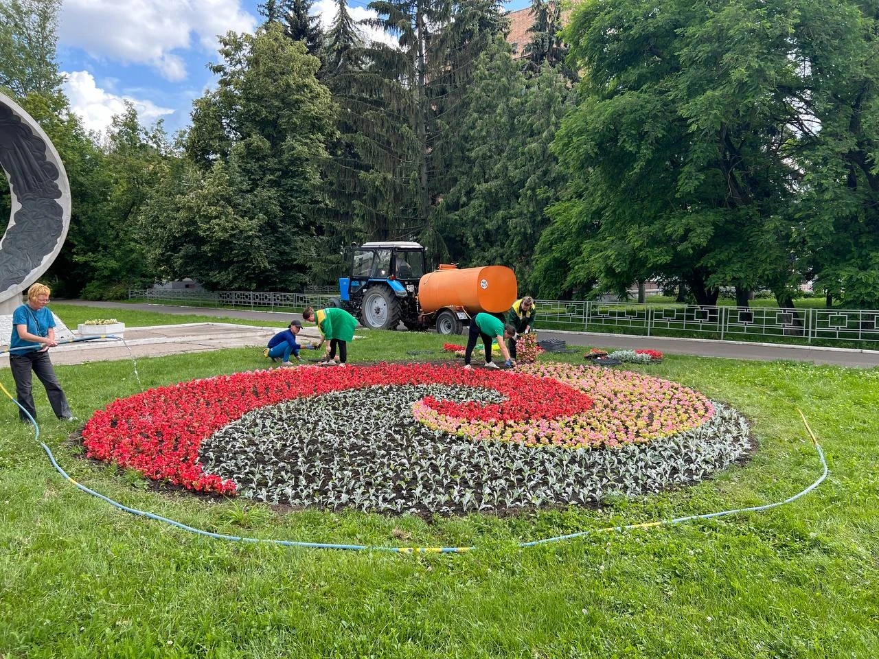 На городских улицах Коломны меняют цветочные композиции – Последние ...