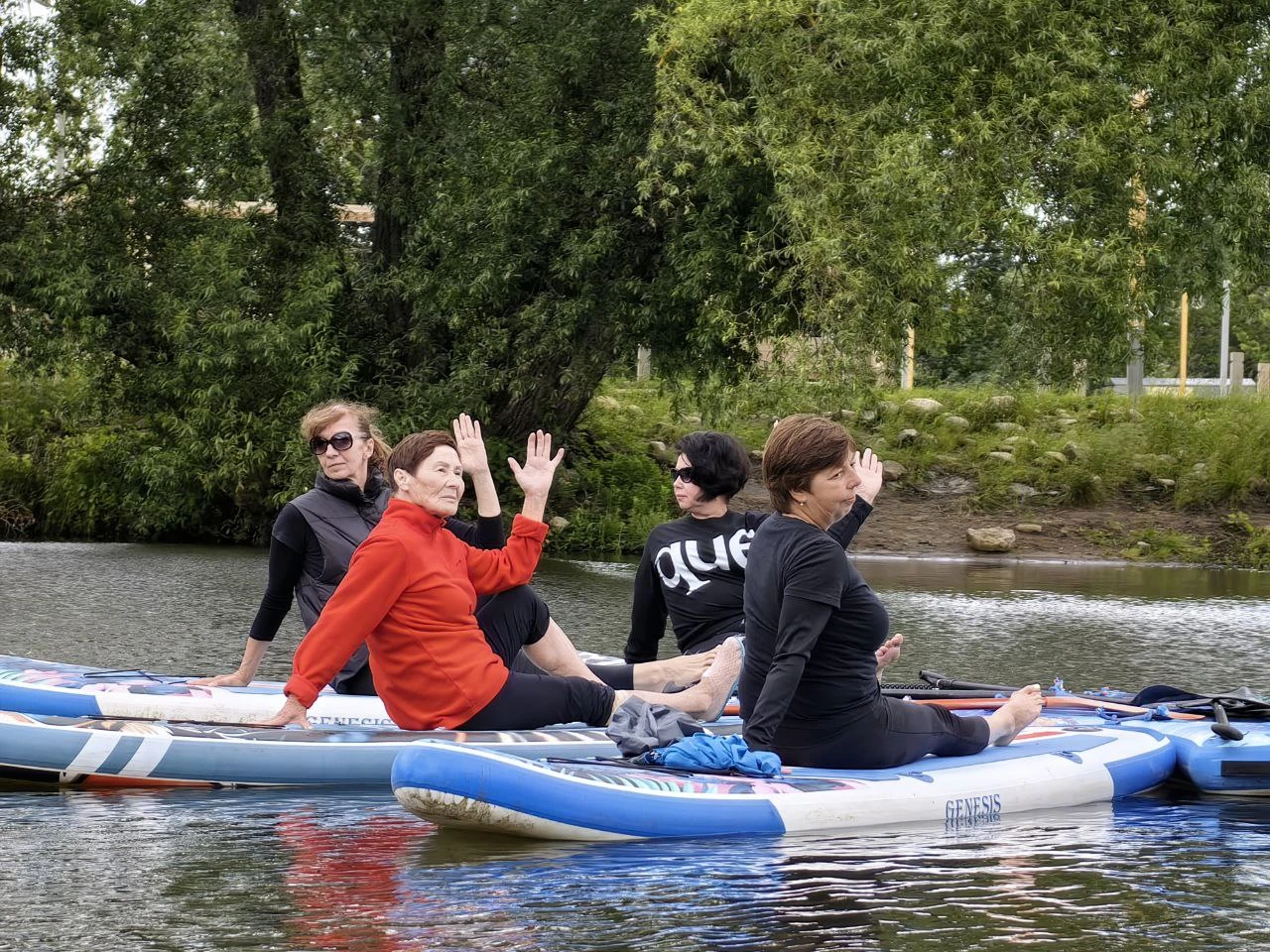 Участники «Активного долголетия» осваивают йогу на сапах – Последние ...